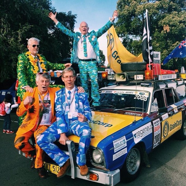 BONDS BUSH BASHES FOR THE VARIETY CLUB