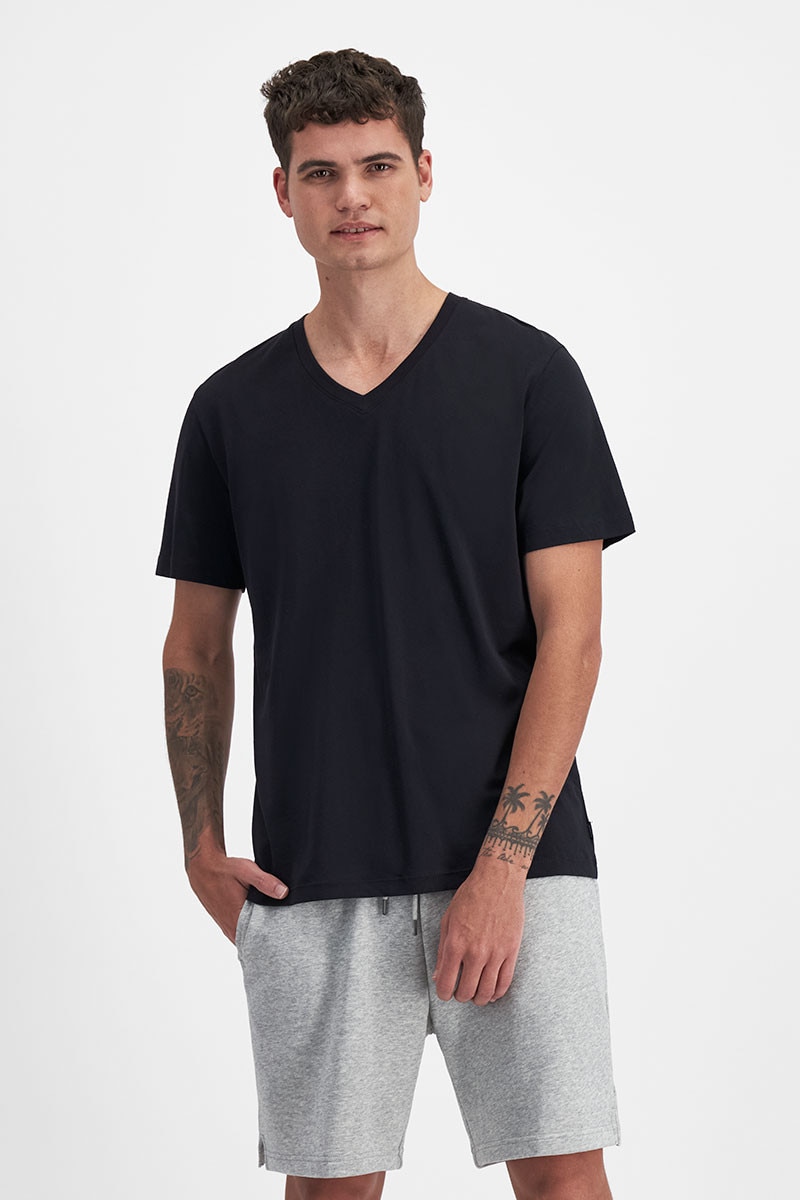 BONDS Originals Midweight Vee Tee | AW6KI | Black